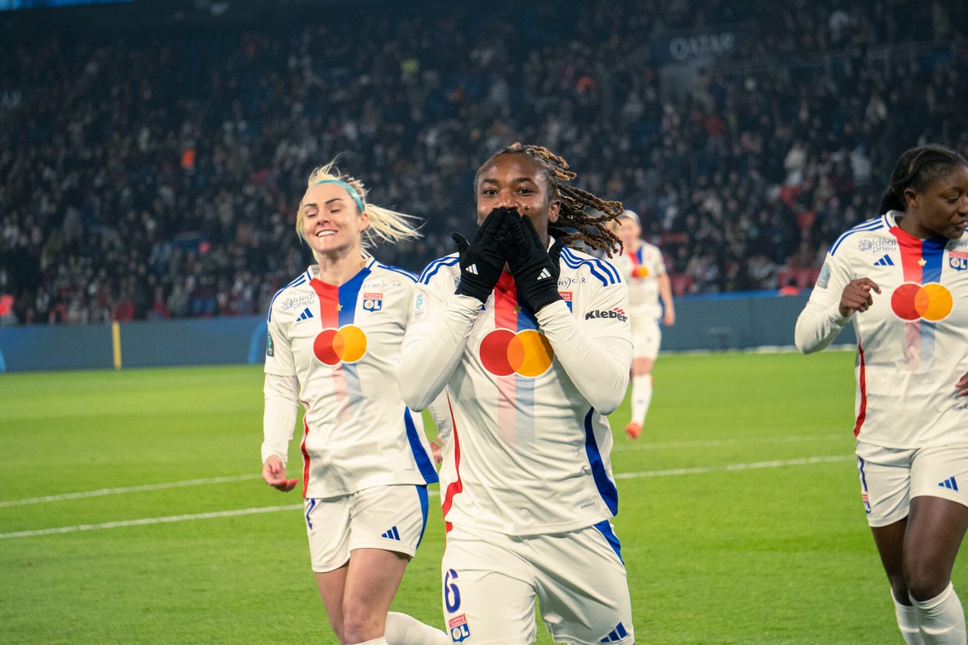 Dumornay et l'Olympique Lyonnais en maîtrise face au Paris Saint-Germain
